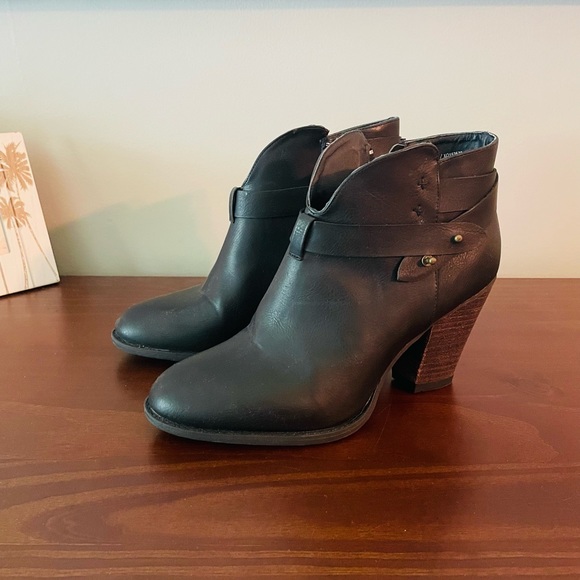 Oxo | Shoes | Black Ankle Chelsea Boots | Poshmark